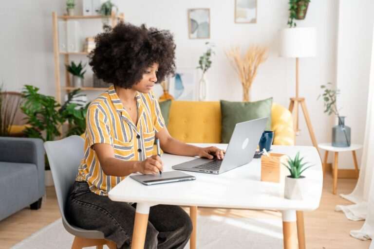 How to Zoom In or Out of a Microsoft Word Document - Vegadocs